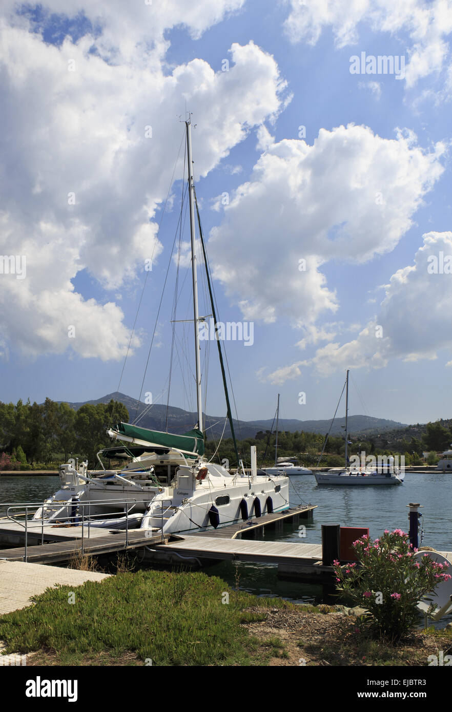 Sailing yacht at the dock Stock Photo - Alamy