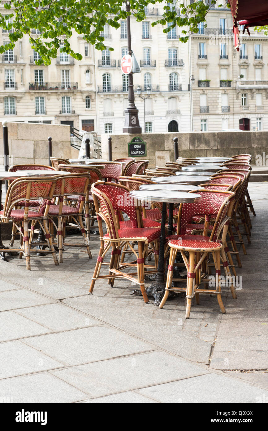 Sidewalk cafe chairs in Paris, France Stock Photo - Alamy