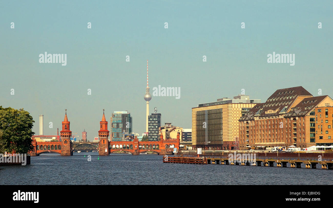 Oberbaum-Bridge Berlin Germany Stock Photo - Alamy
