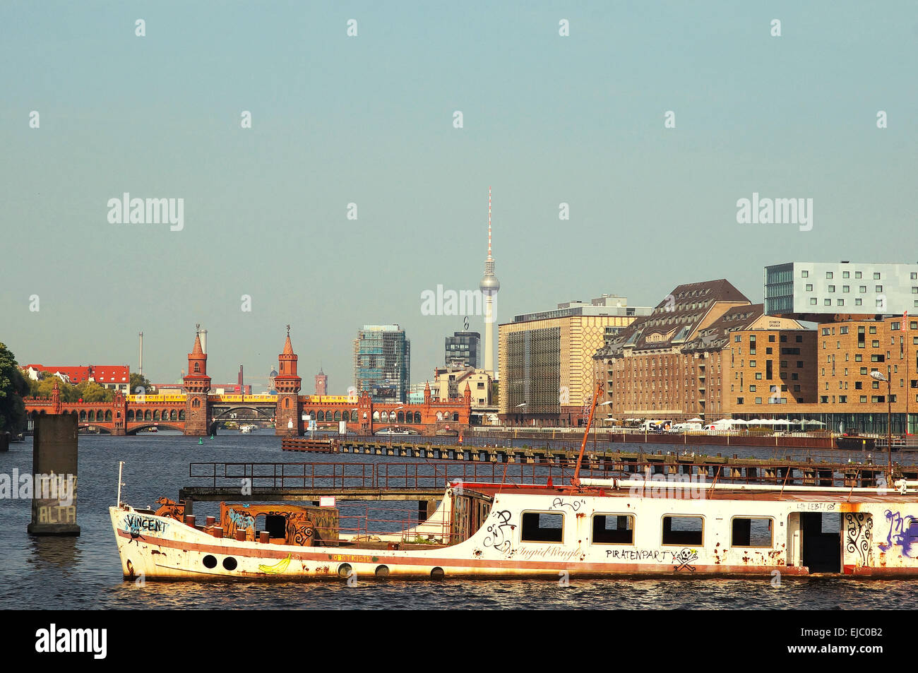 Oberbaum-Bridge Berlin Germany Stock Photo - Alamy