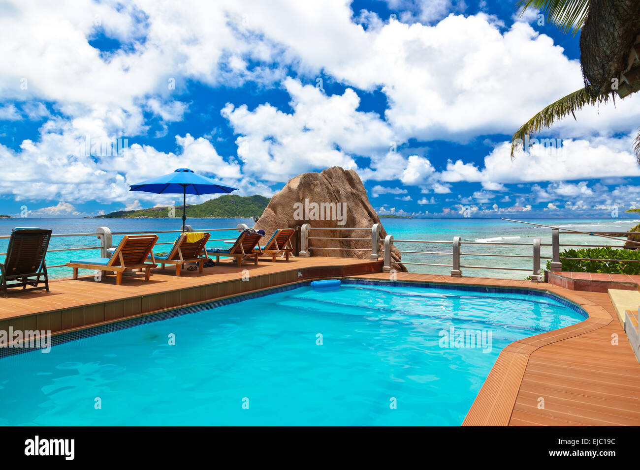Swimming pool tropical beach hi-res stock photography and images - Alamy