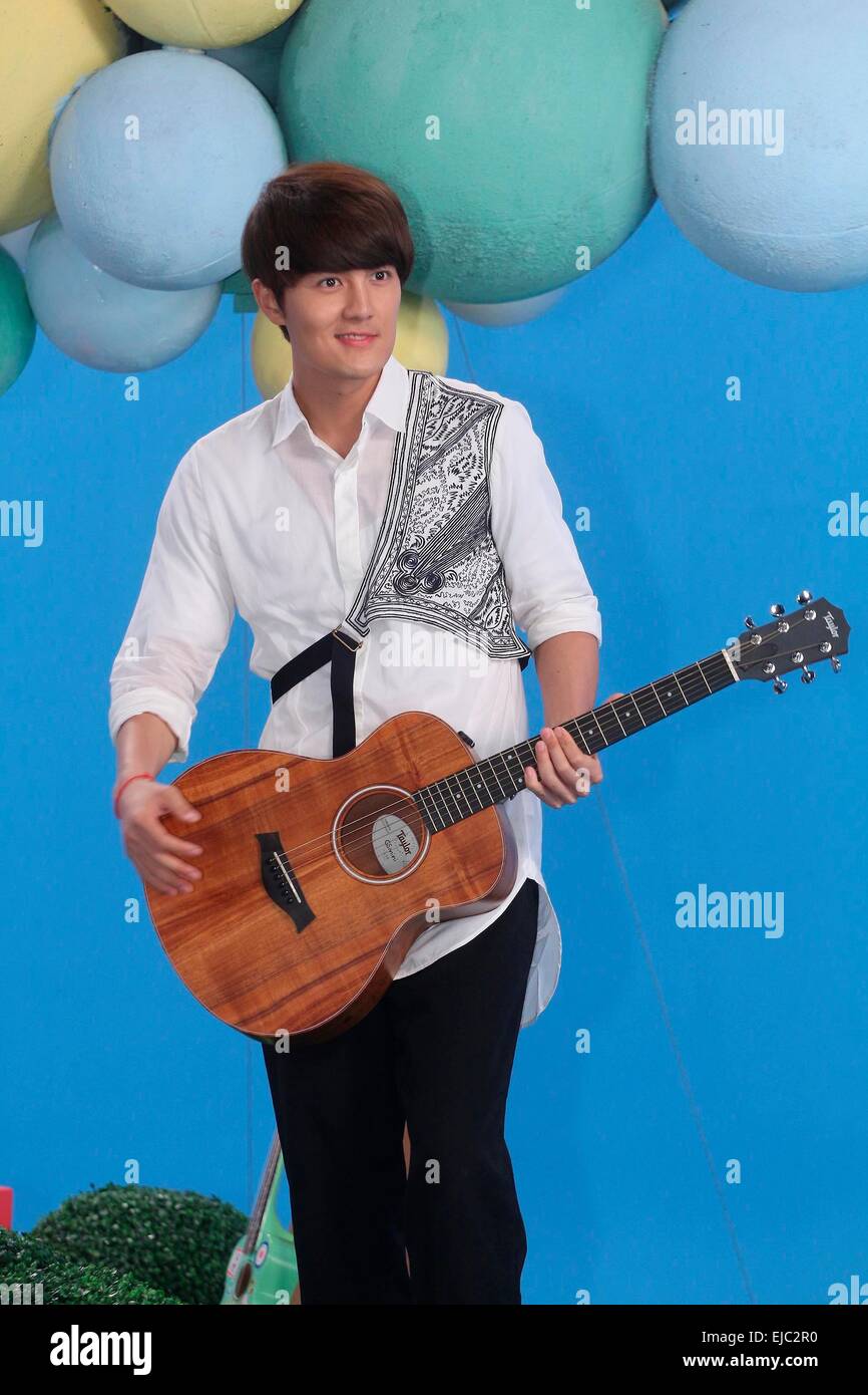 Taipei, Taiwan, China. 23rd Mar, 2015. Ke-Chun Wu invites Ji-hyo Song ...