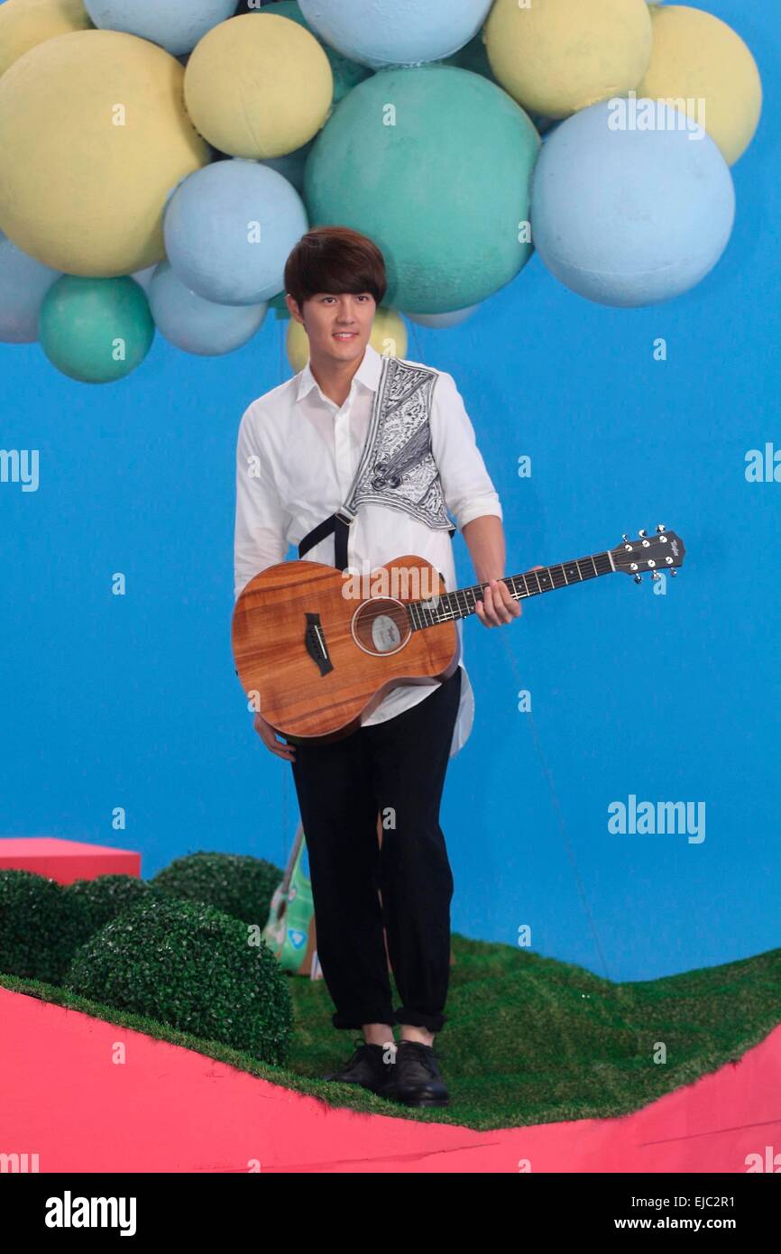 Taipei, Taiwan, China. 23rd Mar, 2015. Ke-Chun Wu invites Ji-hyo Song ...