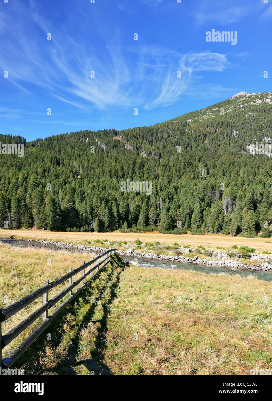 An alpine valley hi-res stock photography and images - Alamy