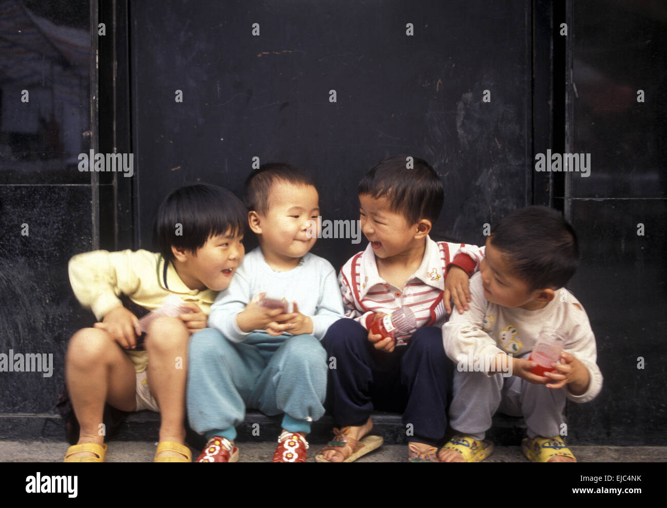 Kinder china hi-res stock photography and images - Alamy