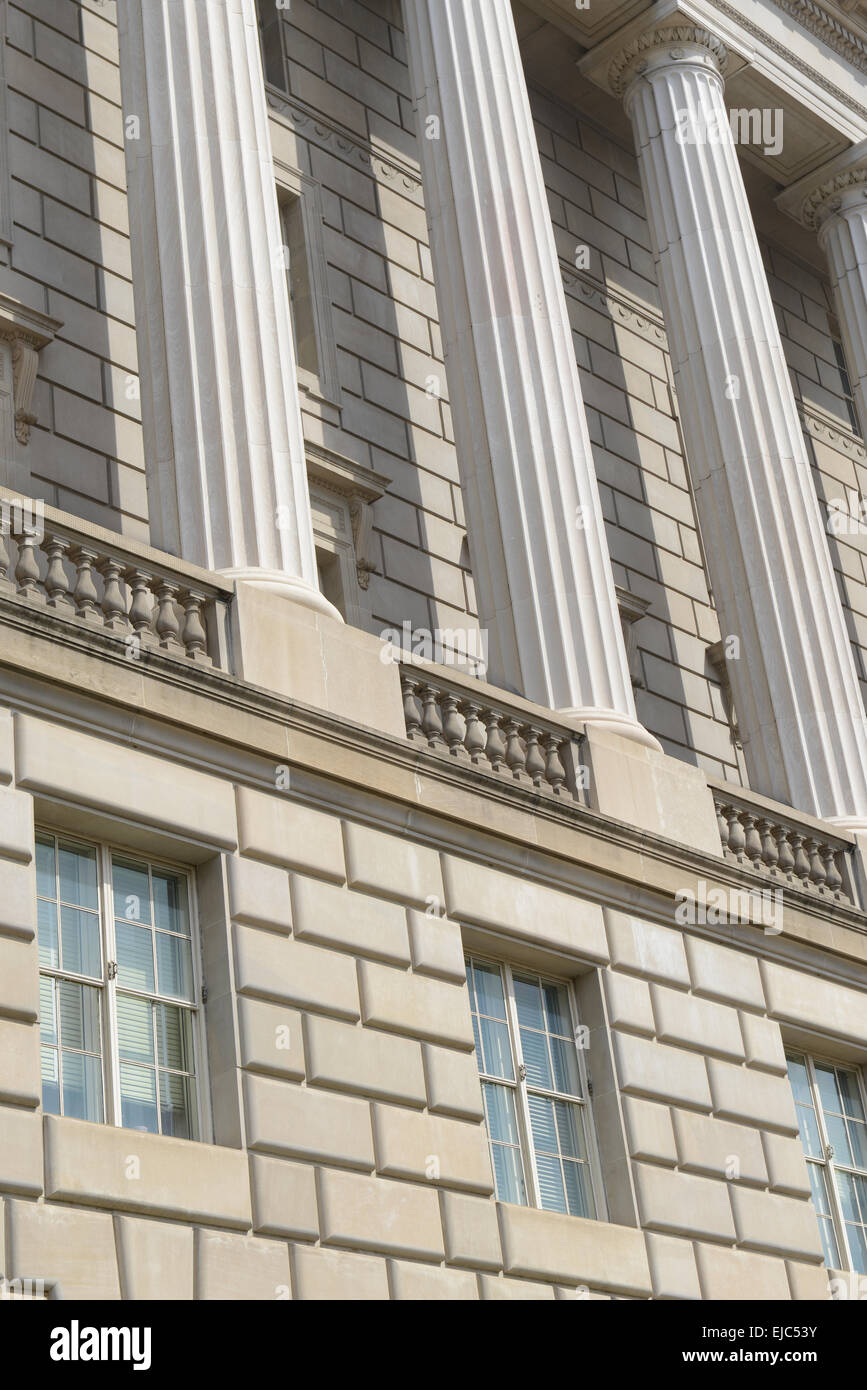 Building pillars hi-res stock photography and images - Alamy