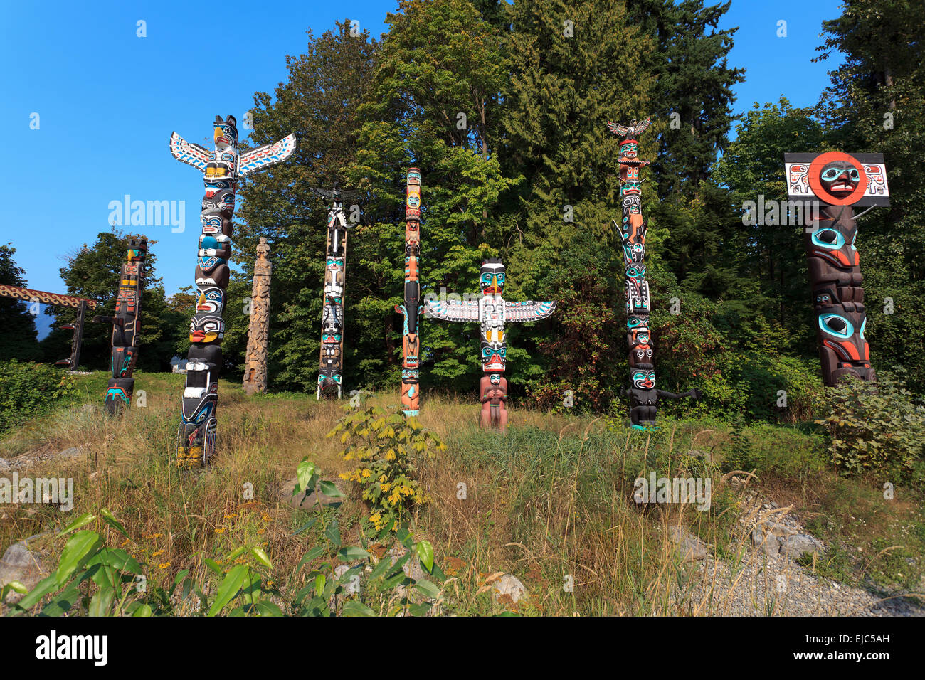 Totem house post pole hi-res stock photography and images - Alamy