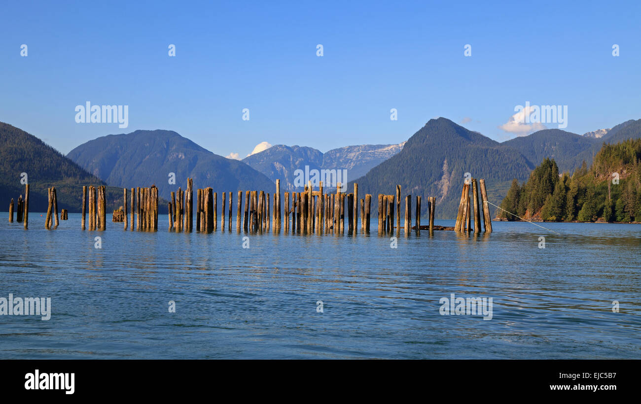 Knight inlet mountains hi-res stock photography and images - Alamy