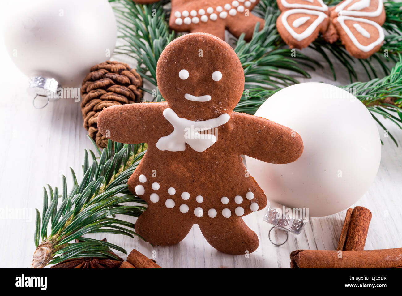 Gingerbread man silhouette hi-res stock photography and images - Alamy