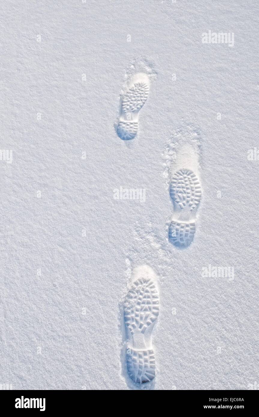 Trails in deep snow hi-res stock photography and images - Alamy