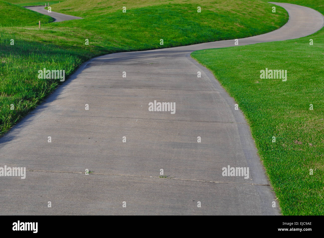 Golf cart road hi-res stock photography and images - Alamy