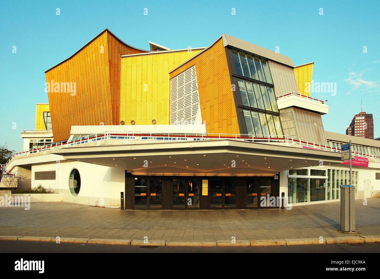 Berlin Philharmonic Orchestra Hall Stock Photos & Berlin Philharmonic ...