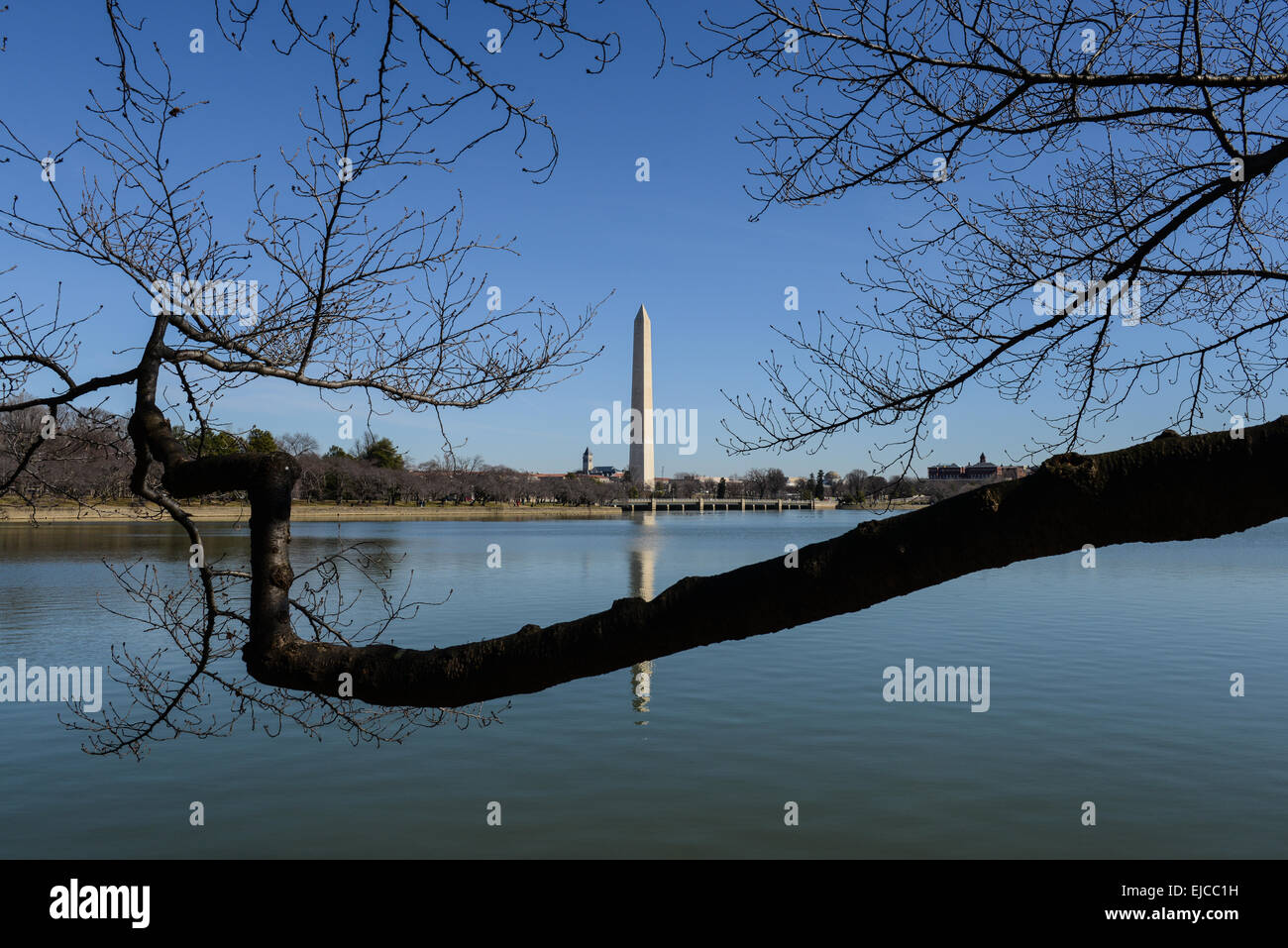 Freedom monument water reflection hi-res stock photography and images ...