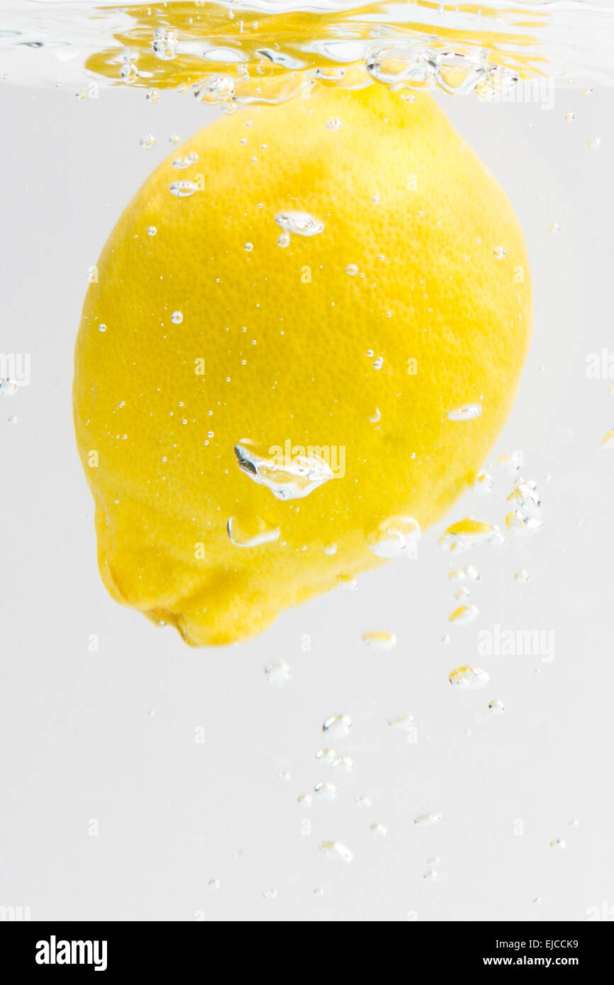 Lemon with water splash hi-res stock photography and images - Alamy