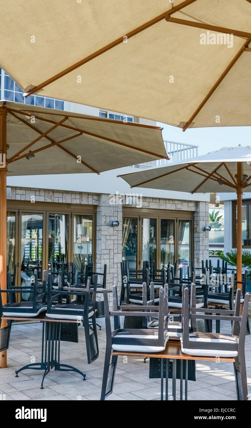 cafe table outside Stock Photo - Alamy