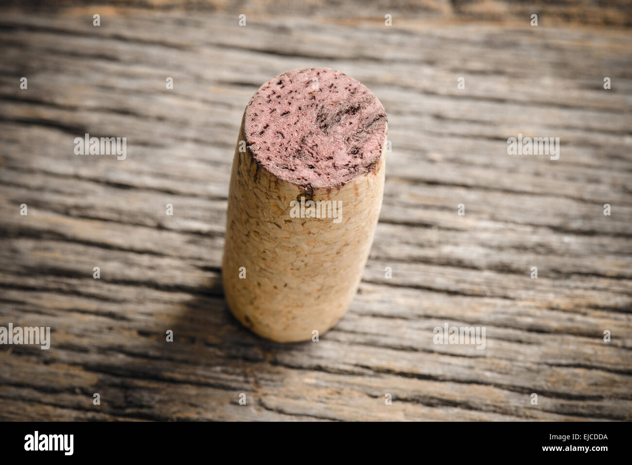 Single Wine Cork on Rustic Wood Background Stock Photo - Alamy