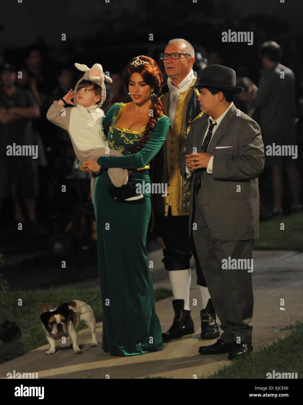 Sofia Vergara wears a Princess Fiona from Shrek costume on the set of ...