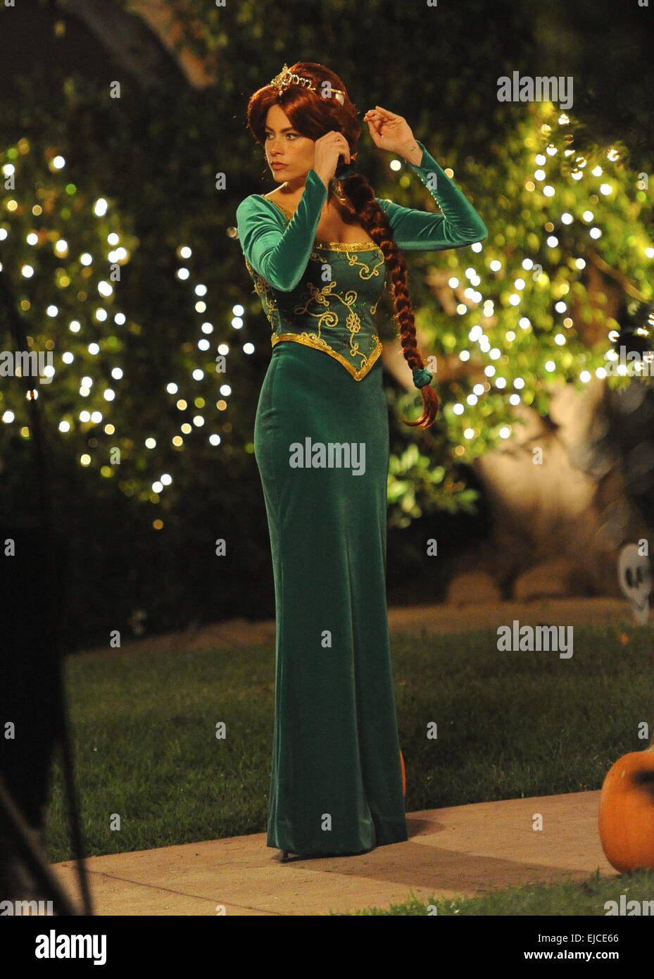 Sofia Vergara wears a Princess Fiona from Shrek costume on the set of ...