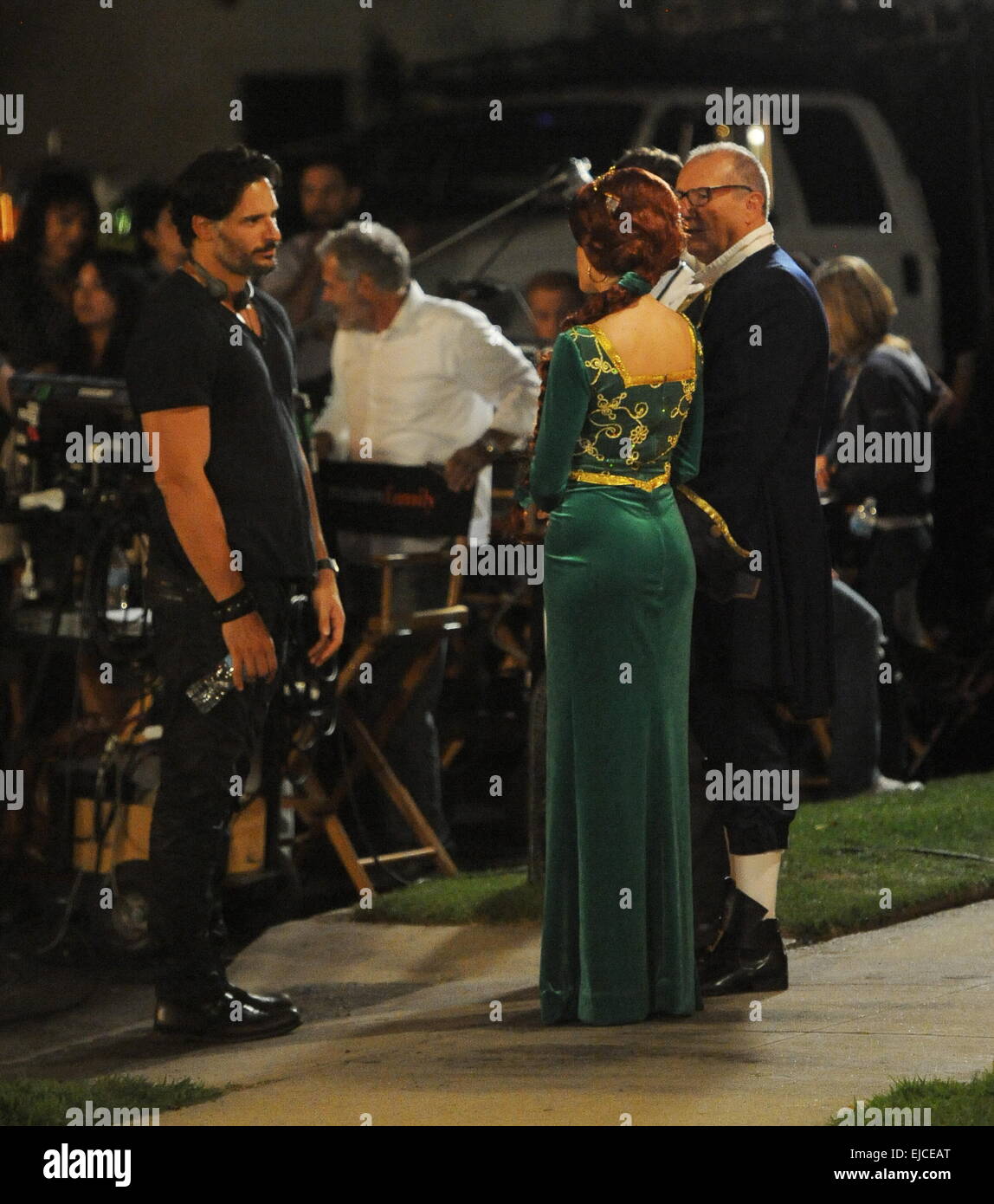 Sofia Vergara wears a Princess Fiona from Shrek costume on the set of ...