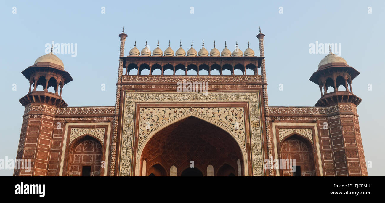 Entrance to the Taj Mahal Stock Photo - Alamy