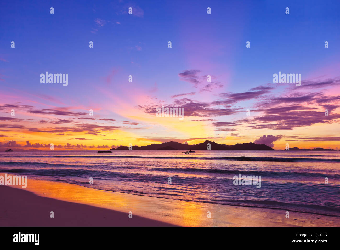 Sunset on tropical beach - Seychelles Stock Photo - Alamy