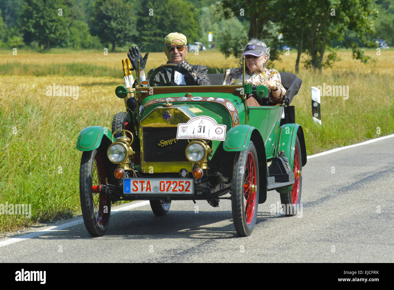 Oldtimer fahren ein oldtimer hi-res stock photography and images - Alamy