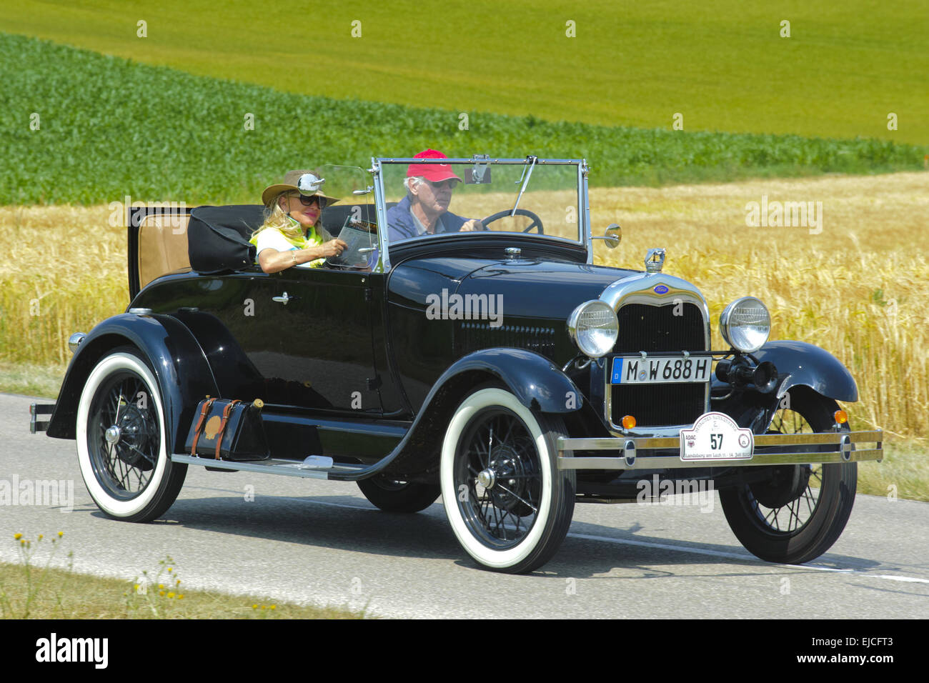 Oldtimer fahren ein oldtimer hi-res stock photography and images - Alamy