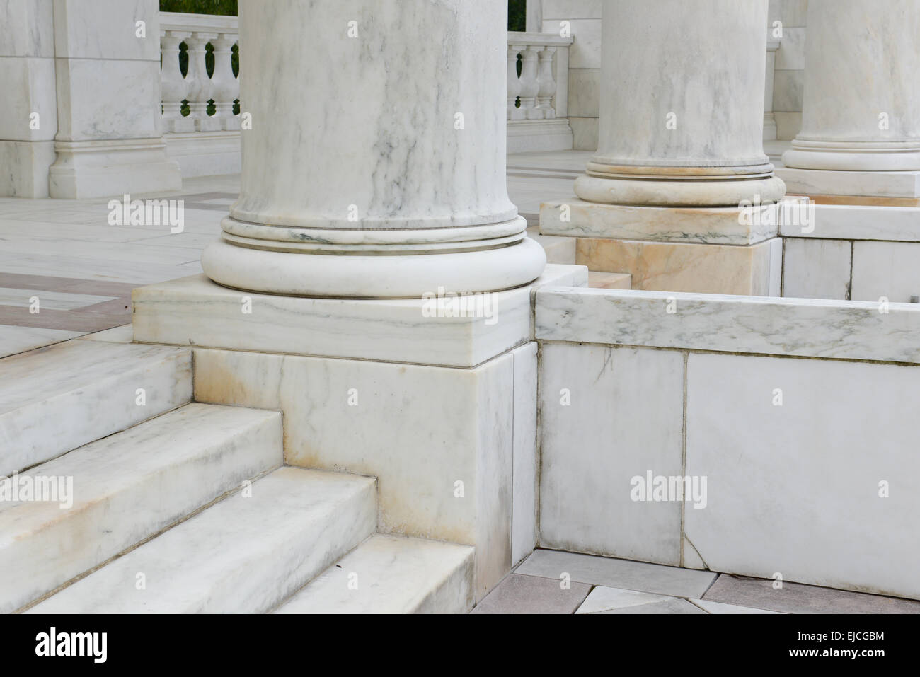 Pillars and steps hi-res stock photography and images - Alamy