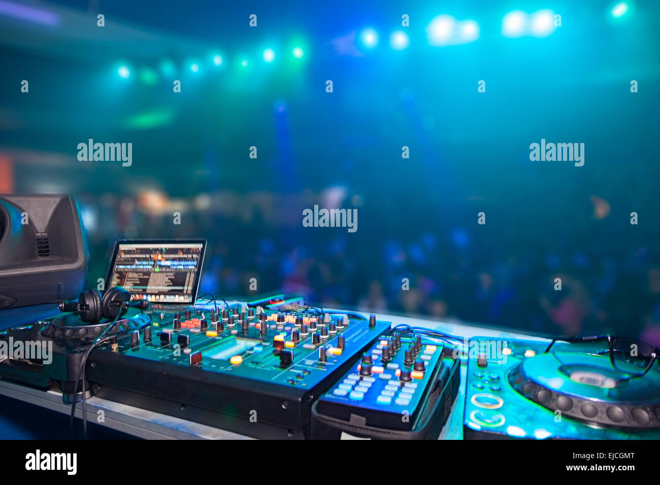 DJ stand in the club glow Stock Photo - Alamy