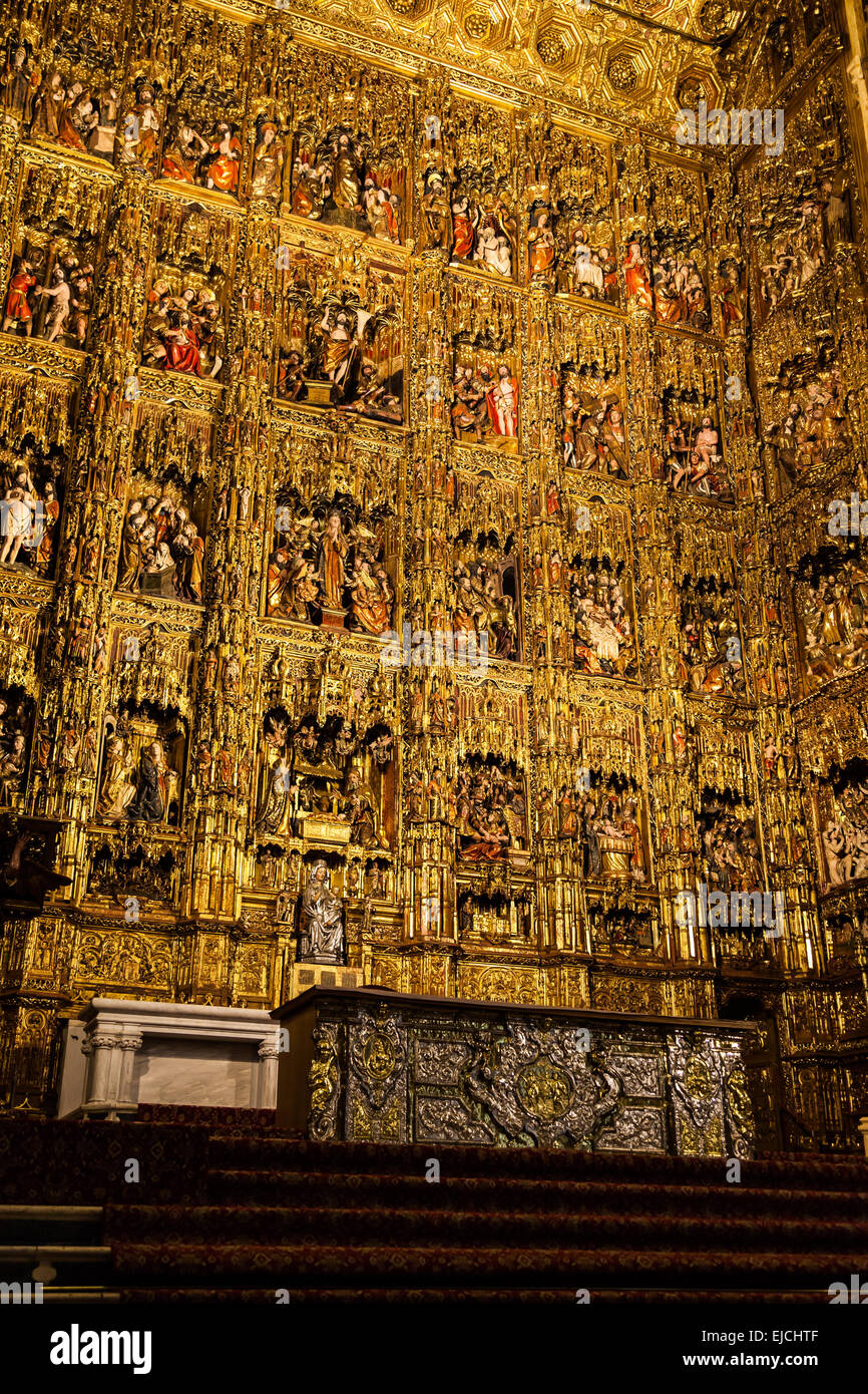 Seville cathedral altar hi-res stock photography and images - Alamy