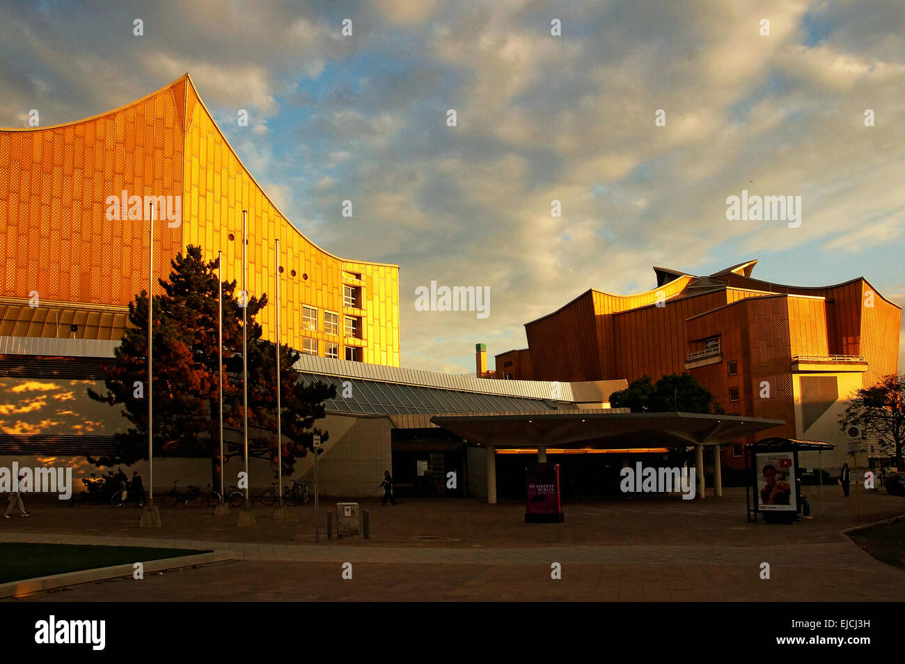 Berlin Philharmonic Orchestra Hall Stock Photos & Berlin Philharmonic ...