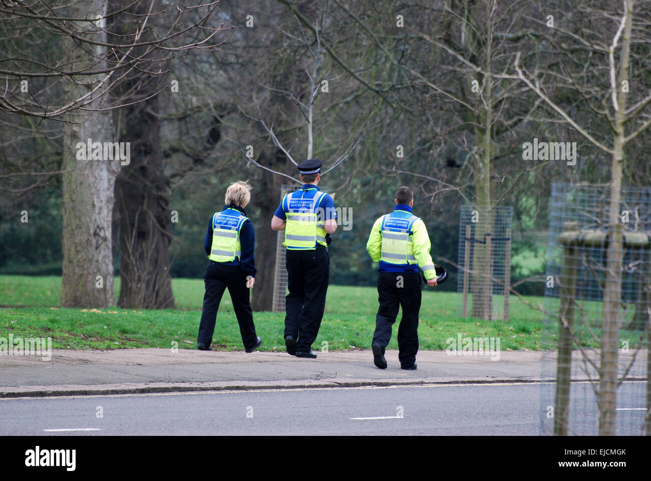 Community policeman hi-res stock photography and images - Alamy