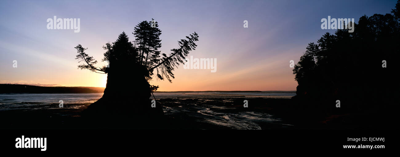 Sunrise behind a Sea Stack, Cobequid Bay, Nova Scotia Stock Photo - Alamy