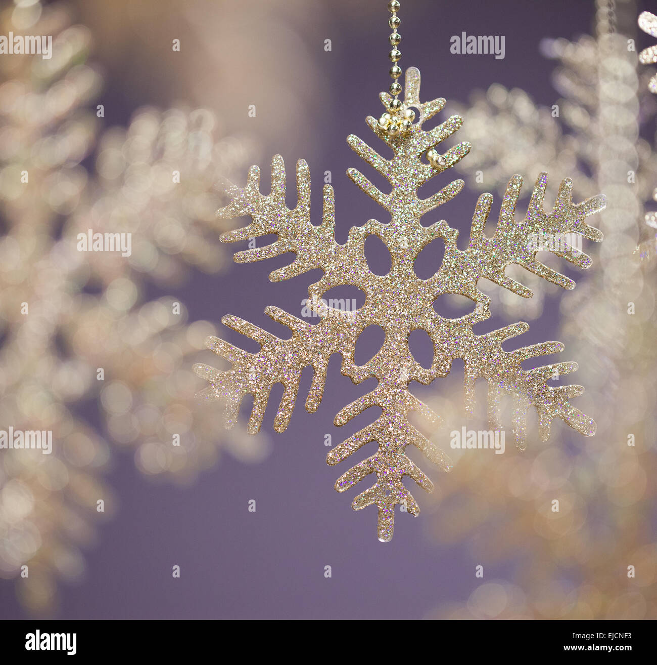 Gold snowflakes hi-res stock photography and images - Alamy