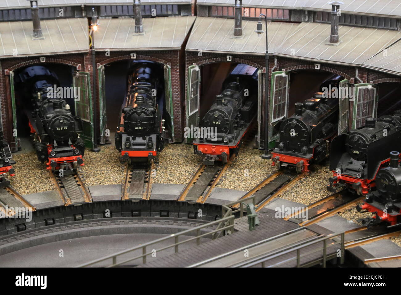 Railroad turntable roundhouse hi-res stock photography and images - Alamy Railroad turntable roundhouse hi-res stock photography and images - Alamy