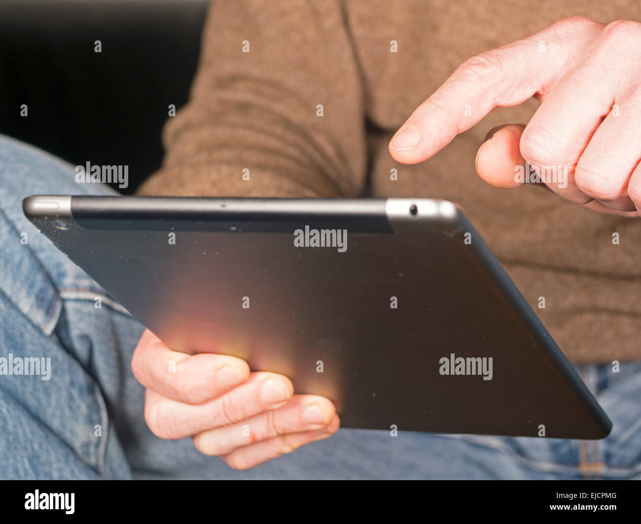 Hands holding tablet Stock Photo - Alamy