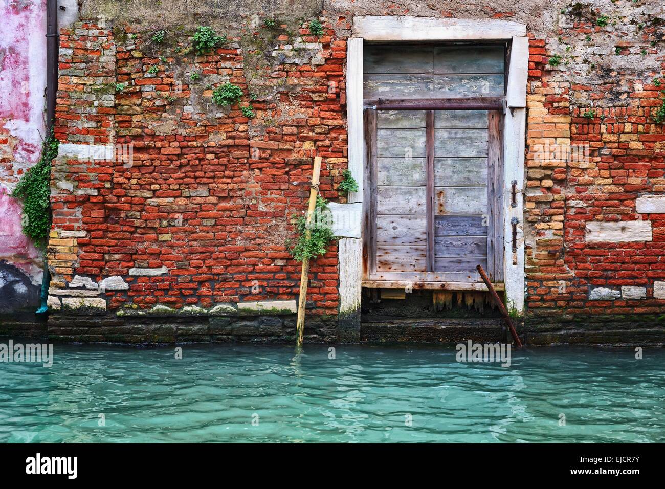 Old italian brick wall hi-res stock photography and images - Alamy