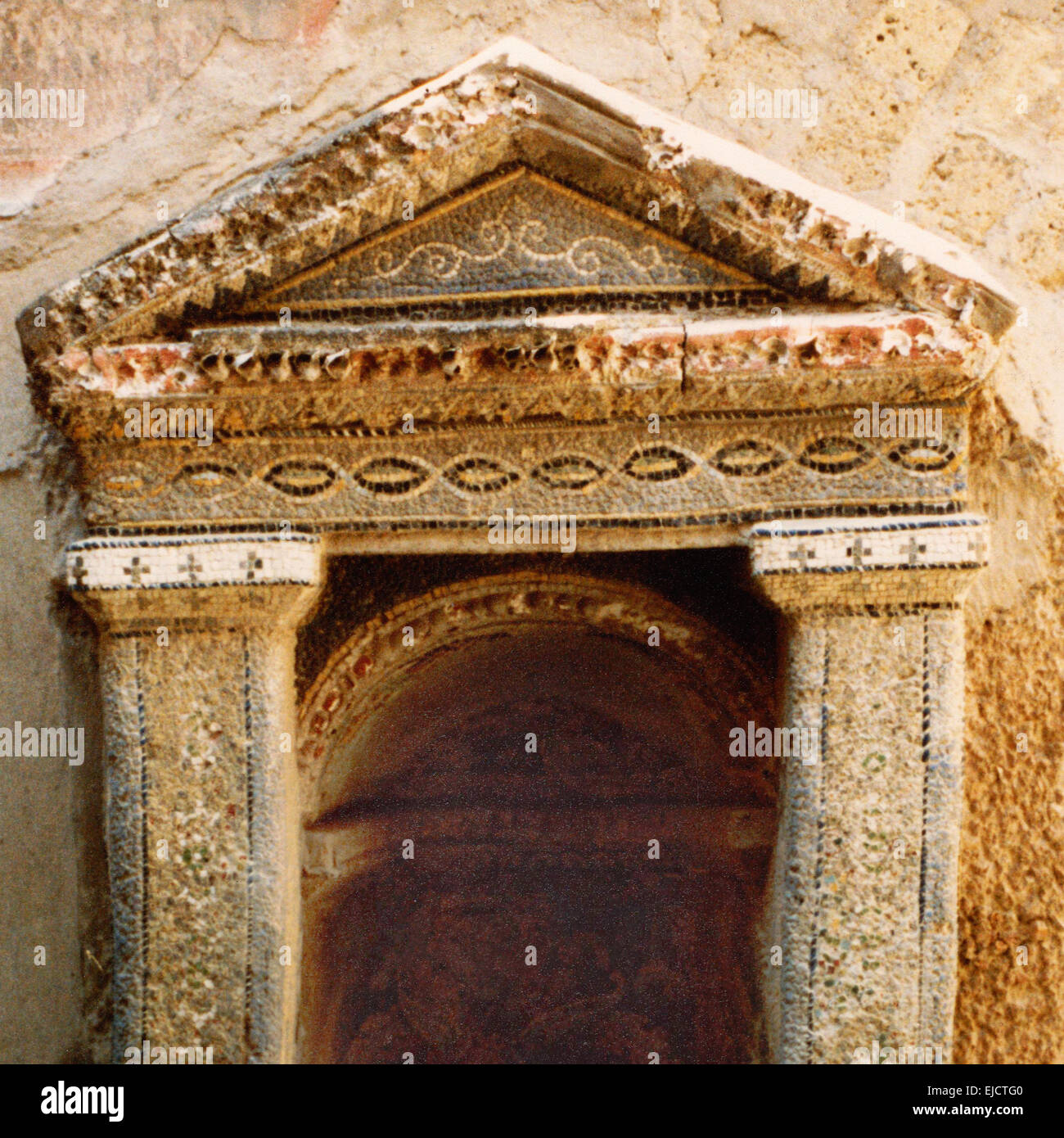 House altar pompeii hi-res stock photography and images - Alamy