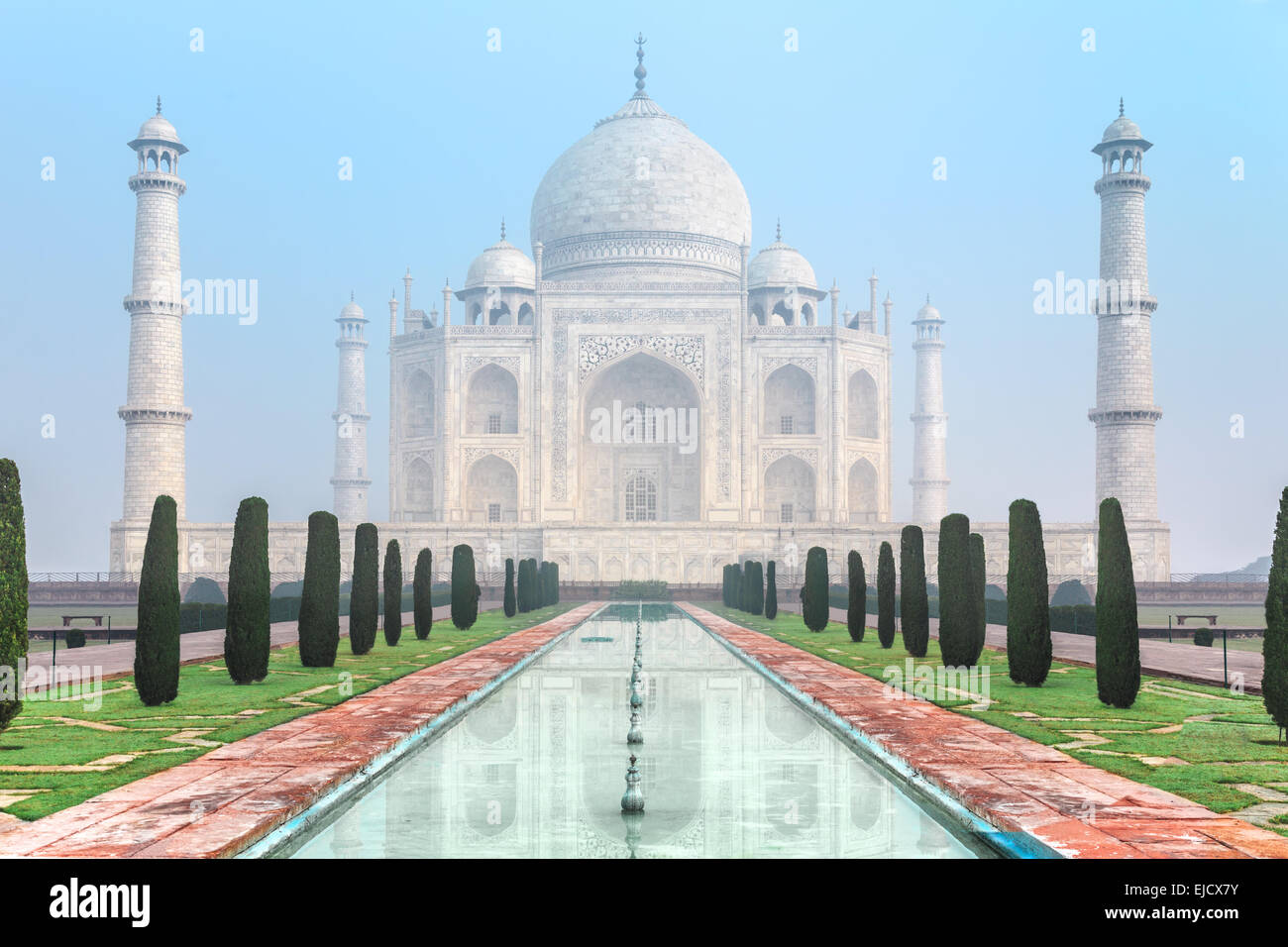Taj mahal front view hi-res stock photography and images - Alamy