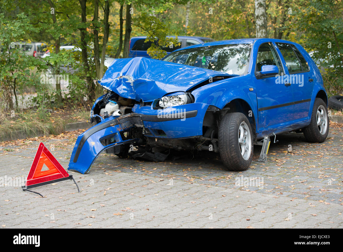 Damaged car with warning triangle Stock Photo - Alamy