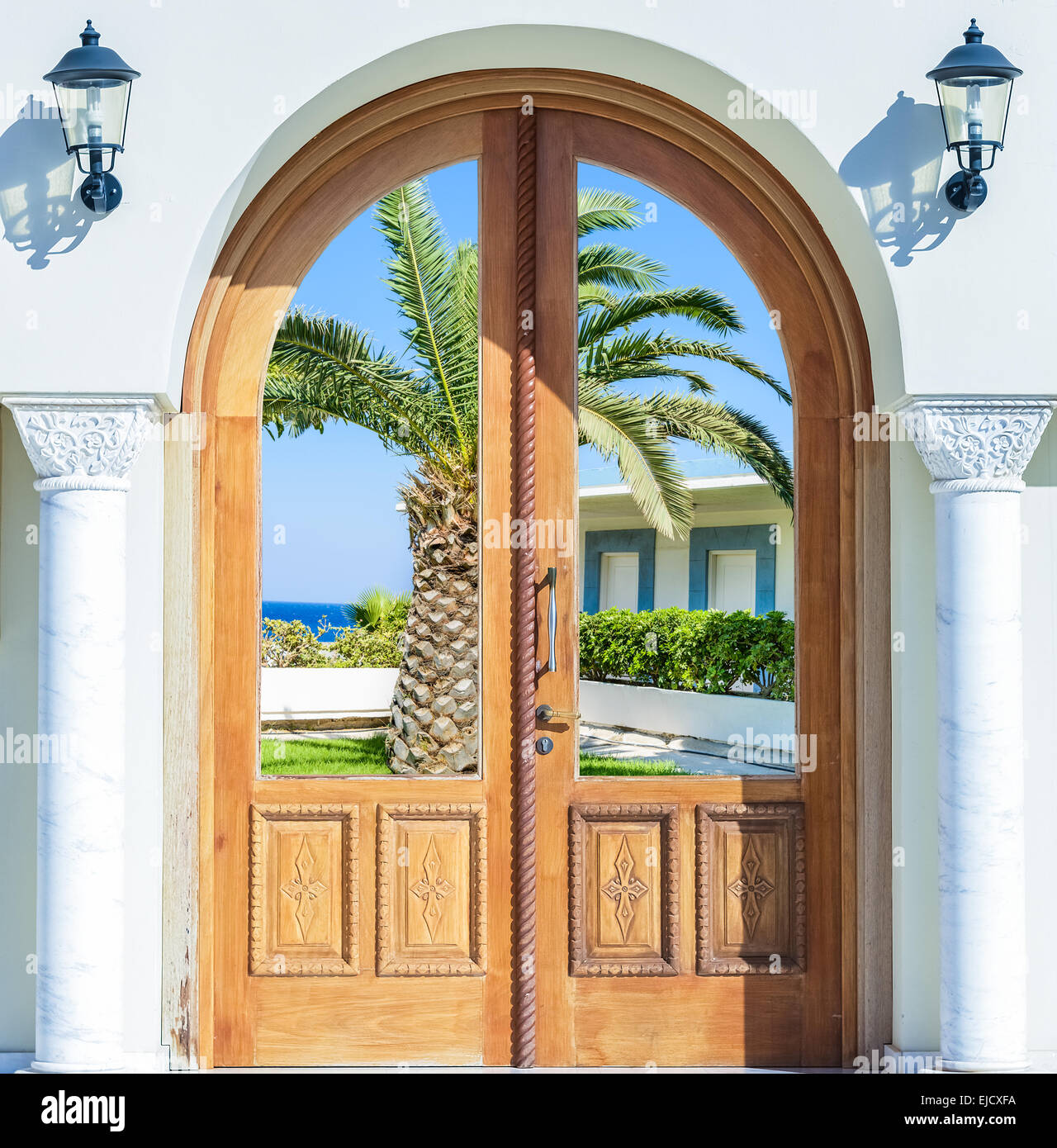 open door and a winter forest Stock Photo - Alamy