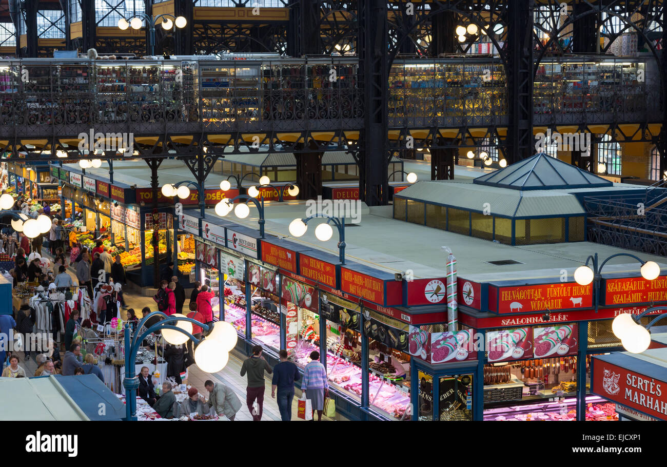 Crowd of shoppers hi-res stock photography and images - Alamy