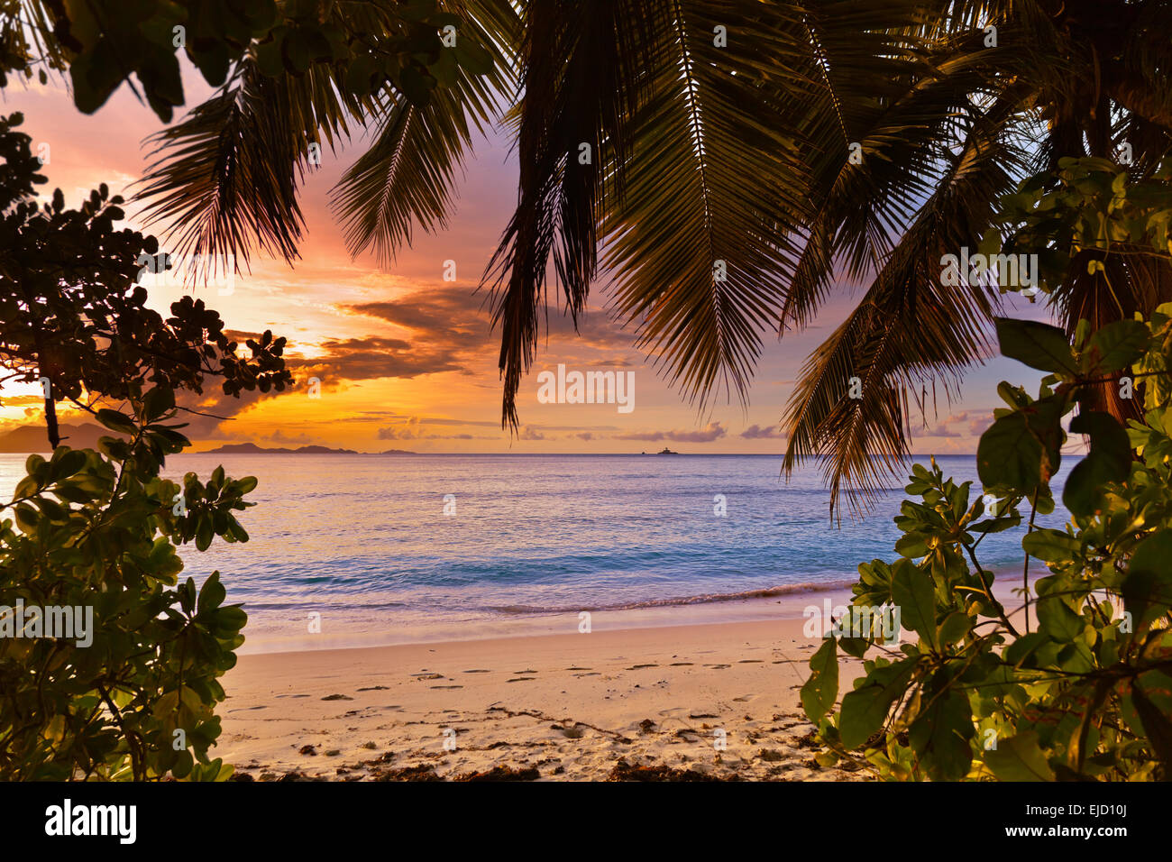 Seychelles Sunset High Resolution Stock Photography and Images - Alamy
