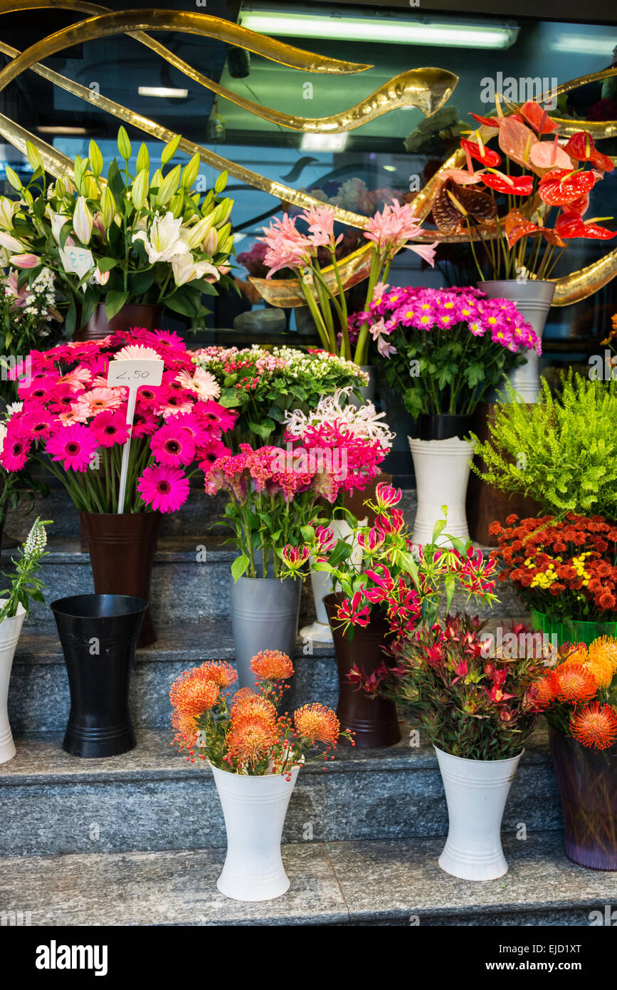 Street flower shop with colourful flowers Stock Photo - Alamy