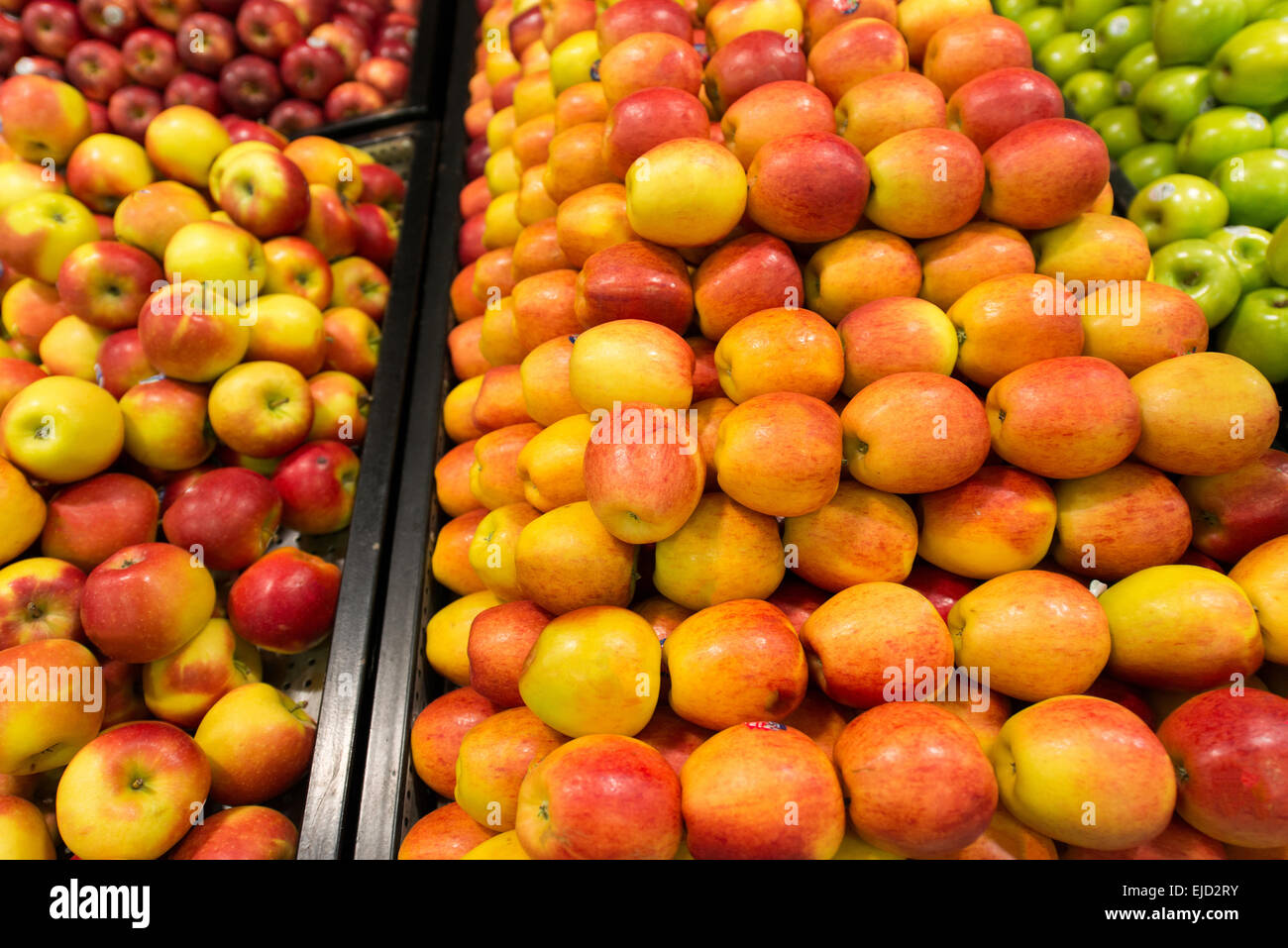 Apple stall in big supermarket Stock Photo - Alamy