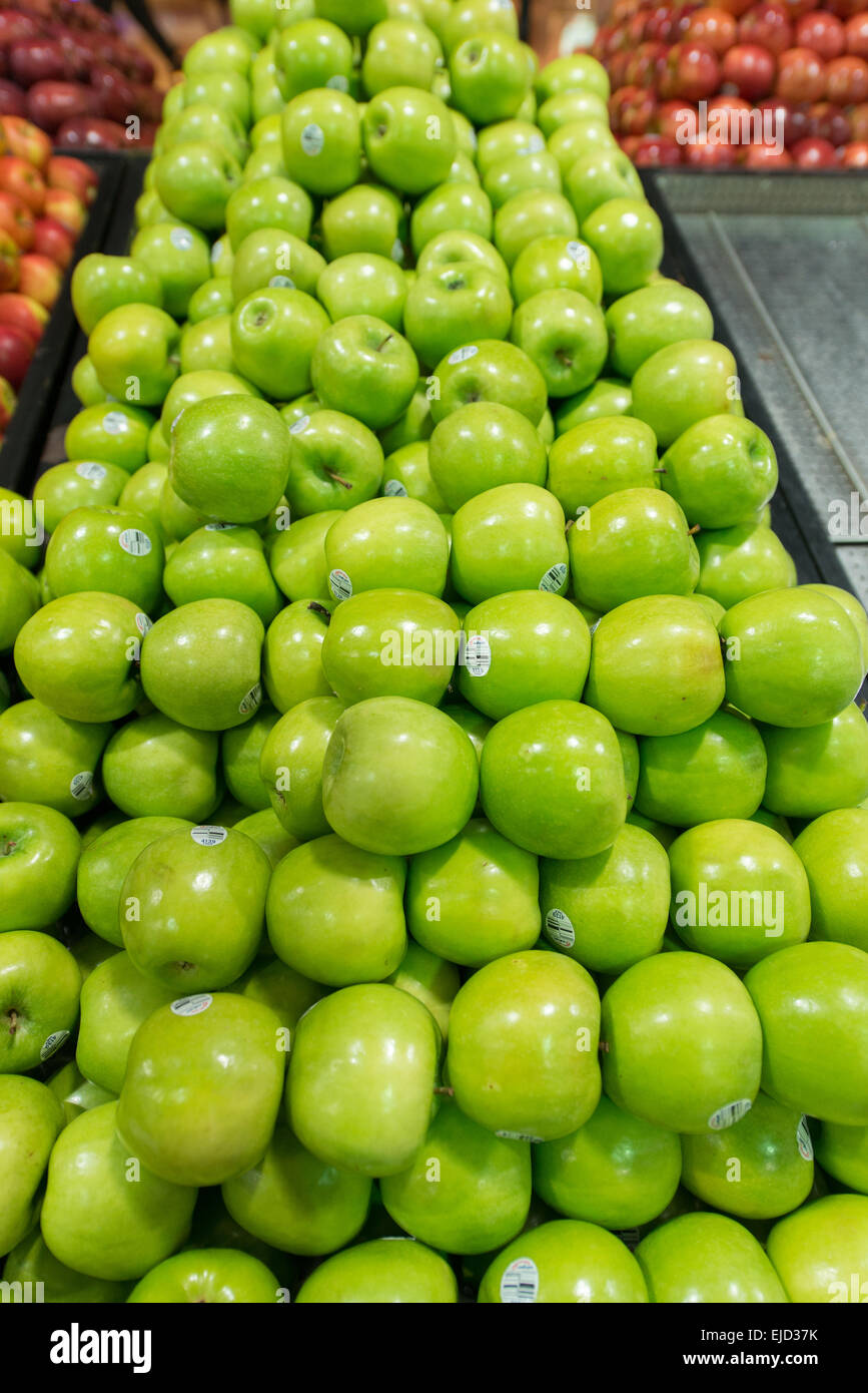 Apple stall in big supermarket Stock Photo - Alamy