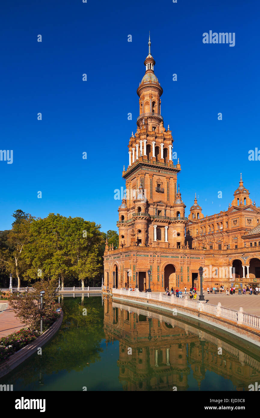 Fountain orange square plaza hi-res stock photography and images - Alamy