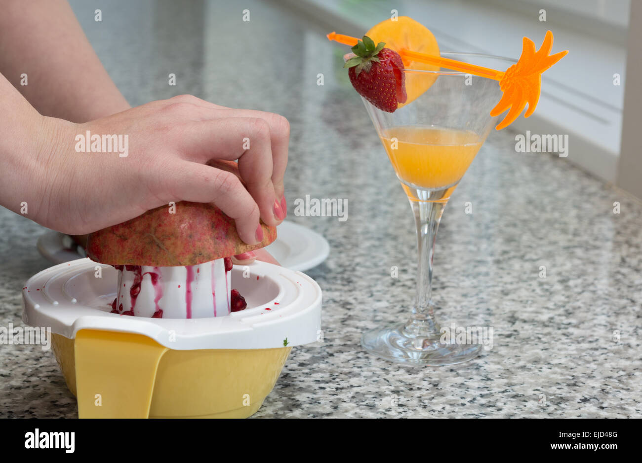 Squeezing hi-res stock photography and images - Alamy