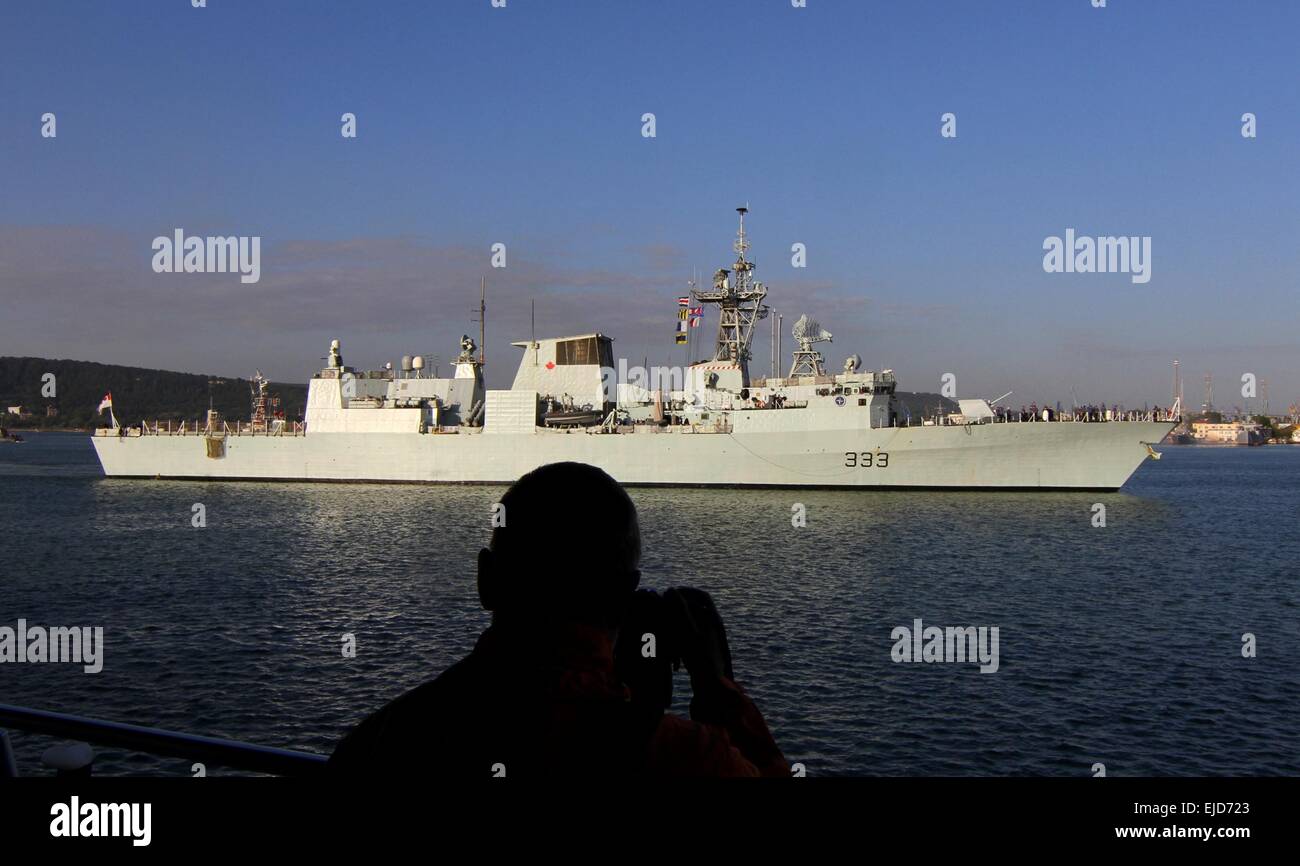 Canadian warship HMCS Toronto enters the Black sea town of Varna Harbor ...
