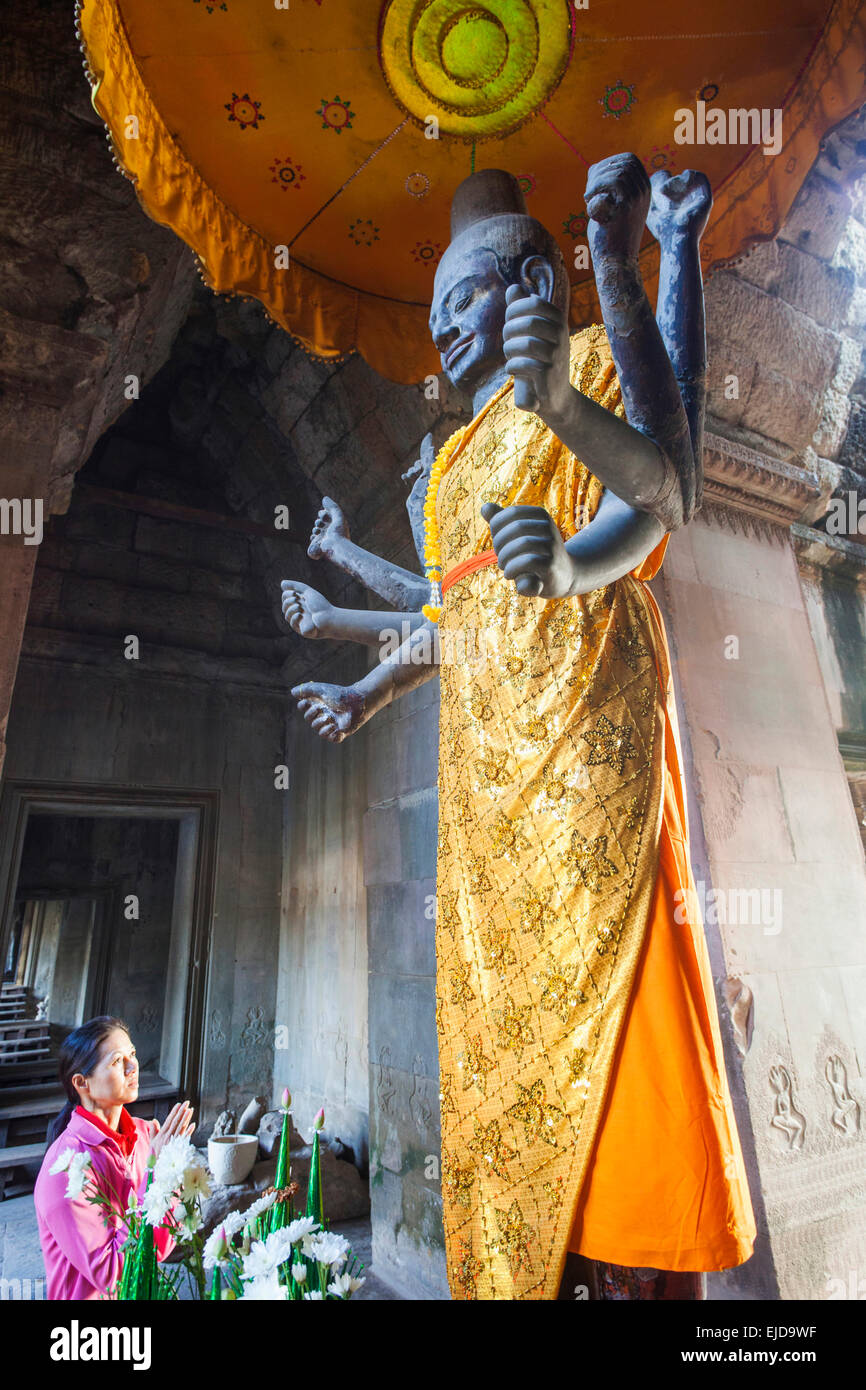 Cambodia, Siem Reap, Angkor Wat, Statue of the Hindu God Vishnu Stock ...